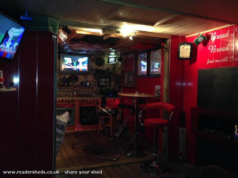 The Red Dragon (chataux delux), Pub/Entertainment, Bridgend ...
