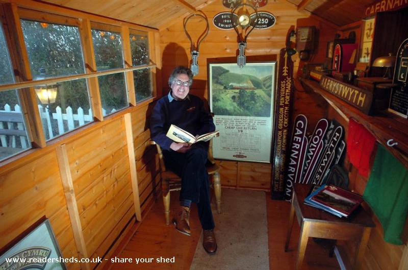 Signal box, Unexpected/Unique, Cardiff owned by Sheddie AHD | # ...