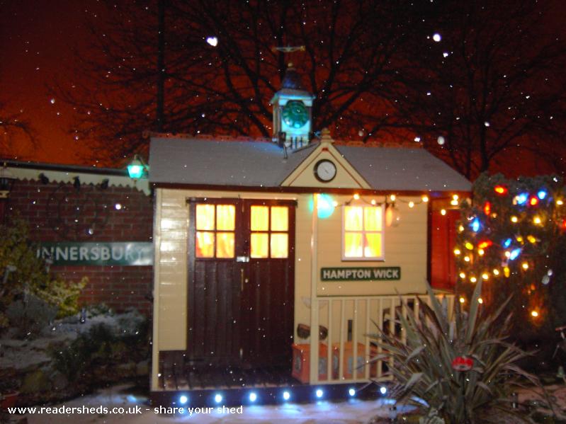 A snowy night of shed