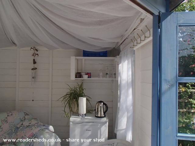 Shabby Chic Shack, Cabin/Summerhouse, Dorset owned by Sheddie Frankie ...