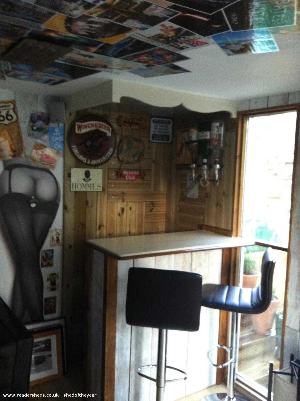 Winchester, Cabin/Summerhouse, West Yorkshire owned by Sheddie Nigel ...