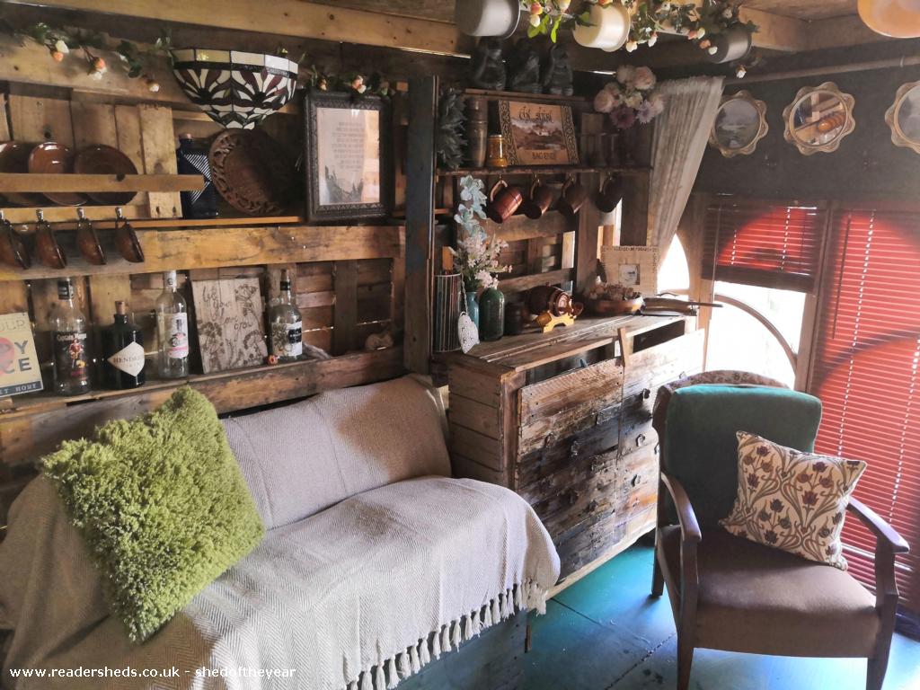 Budget Pallet Hobbit House, Budget, Kent owned by Sheddie Julie Twydell ...