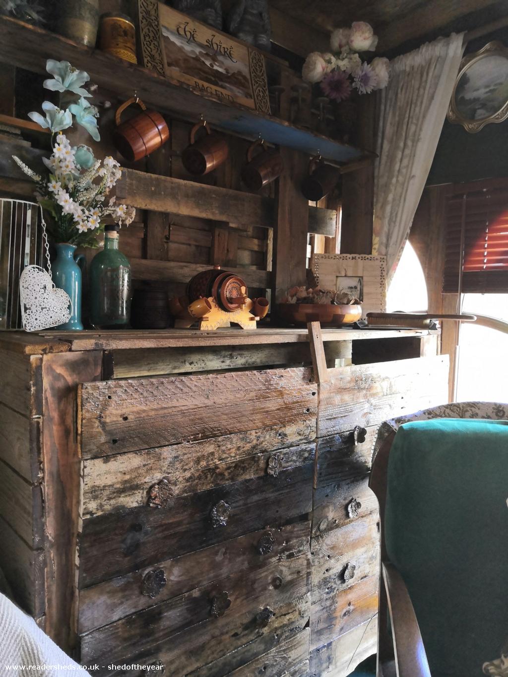 Budget Pallet Hobbit House, Budget, Kent owned by Sheddie Julie Twydell ...