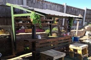 Budget Pallet Hobbit House, Budget, Kent owned by Sheddie Julie Twydell ...