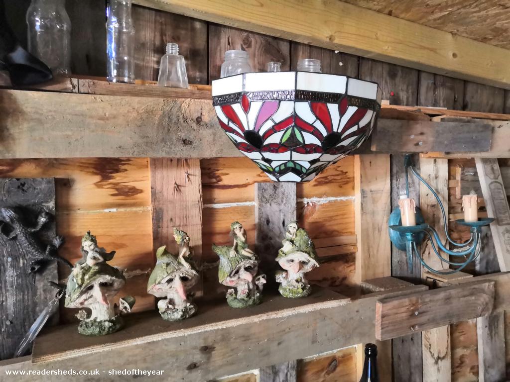 Budget Pallet Hobbit House, Budget, Kent owned by Sheddie Julie Twydell ...