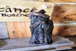 Budget Pallet Hobbit House, Budget, Kent owned by Sheddie Julie Twydell ...