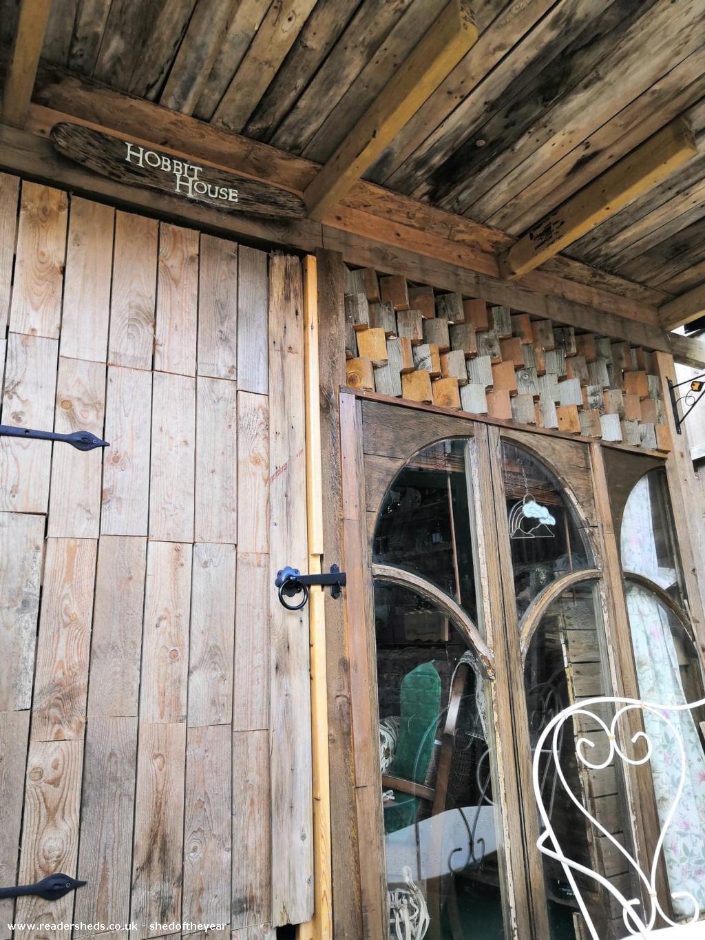 Budget Pallet Hobbit House, Budget, Kent owned by Sheddie Julie Twydell ...