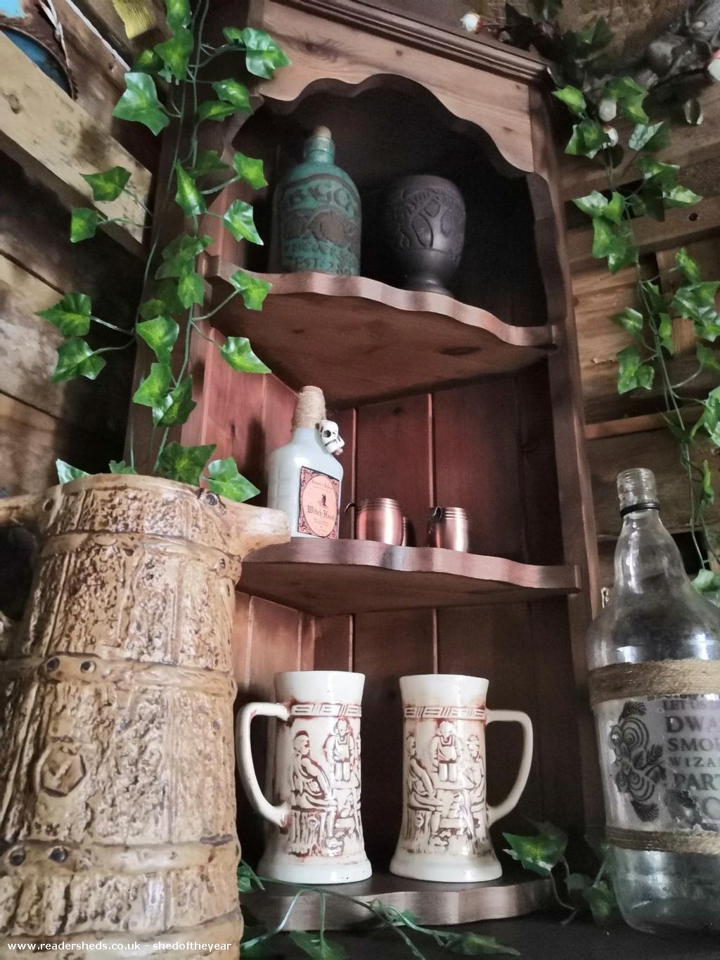 Budget Pallet Hobbit House, Budget, Kent owned by Sheddie Julie Twydell ...