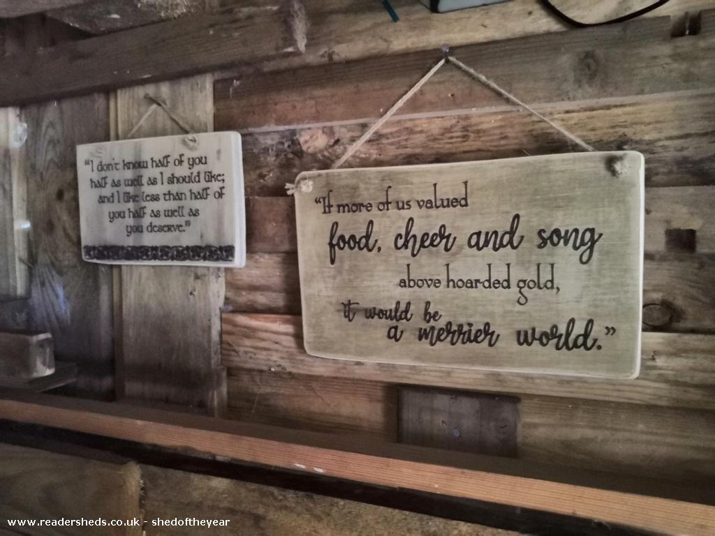 Budget Pallet Hobbit House, Budget, Kent owned by Sheddie Julie Twydell ...