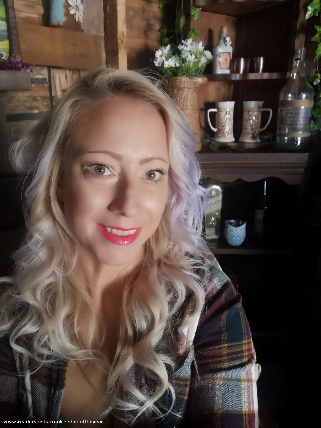 Budget Pallet Hobbit House, Budget, Kent owned by Sheddie Julie Twydell ...