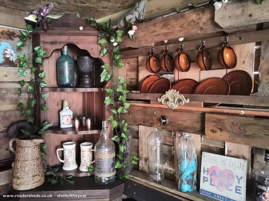 Budget Pallet Hobbit House, Budget, Kent owned by Sheddie Julie Twydell ...