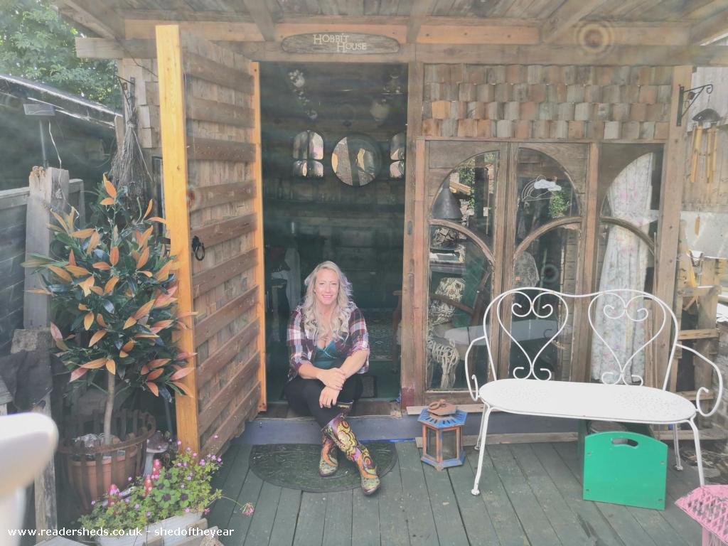 Budget Pallet Hobbit House, Budget, Kent owned by Sheddie Julie Twydell ...