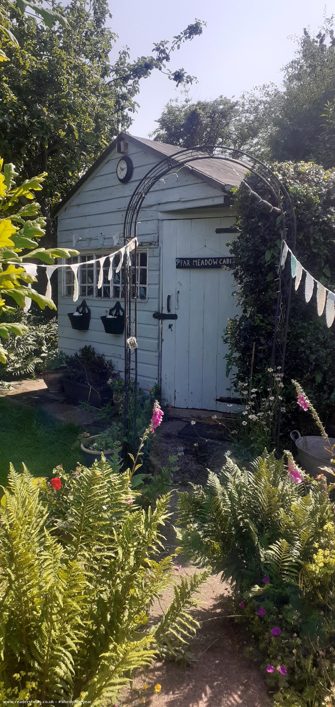 Far Meadow Cabin, Unexpected/Unique, Merseyside owned by Sheddie Anne ...